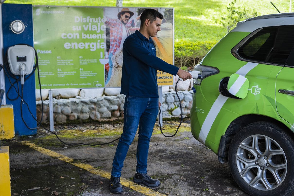 Consejos para Cargar un Vehículo Eléctrico en Casa - Mundo Motores CR